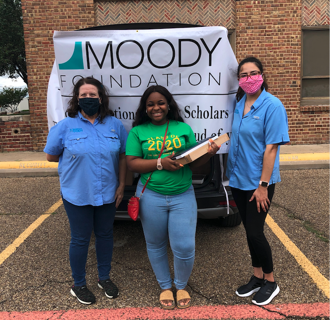 MOODY FOUNDATION DISTRIBUTES LAPTOPS TO GRADUATING DALLAS MOODY ...